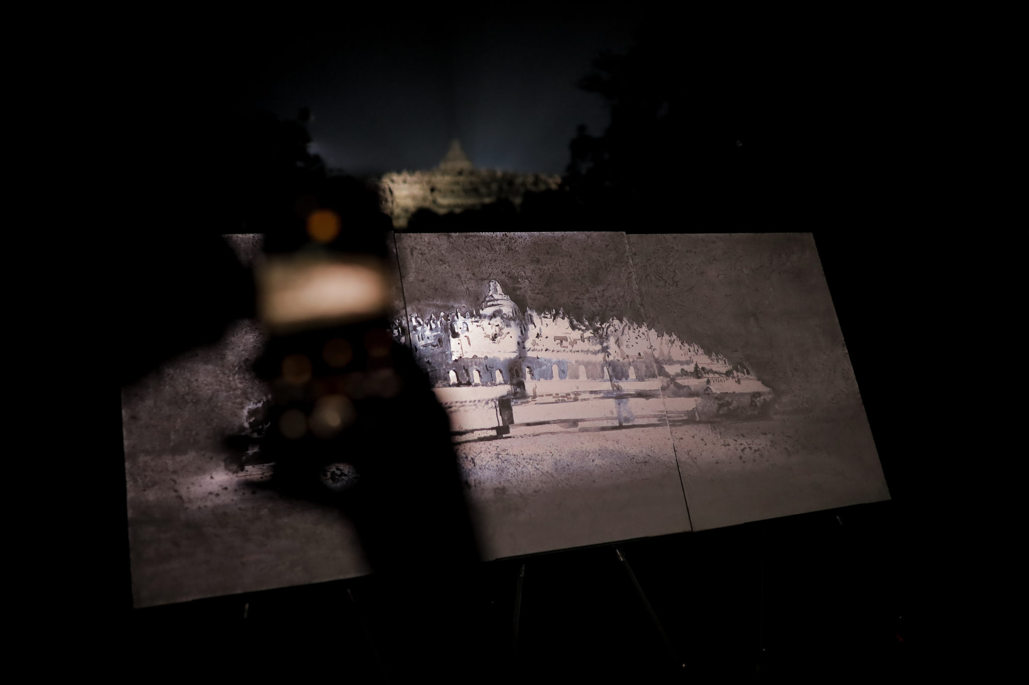 Pendar Lukisan Candi Borobudur, Prambanan dan Candi Sewu di Kegelapan ...